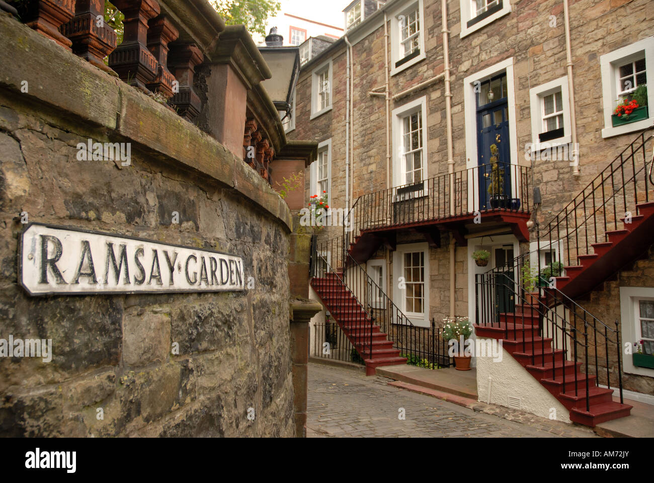 Ramsay Garden alley with street sign and details of architecture Stock ...