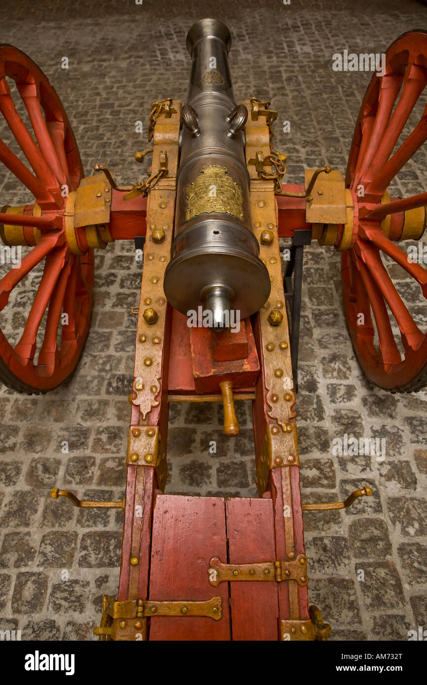 Cannon warfare hi-res stock photography and images - Alamy