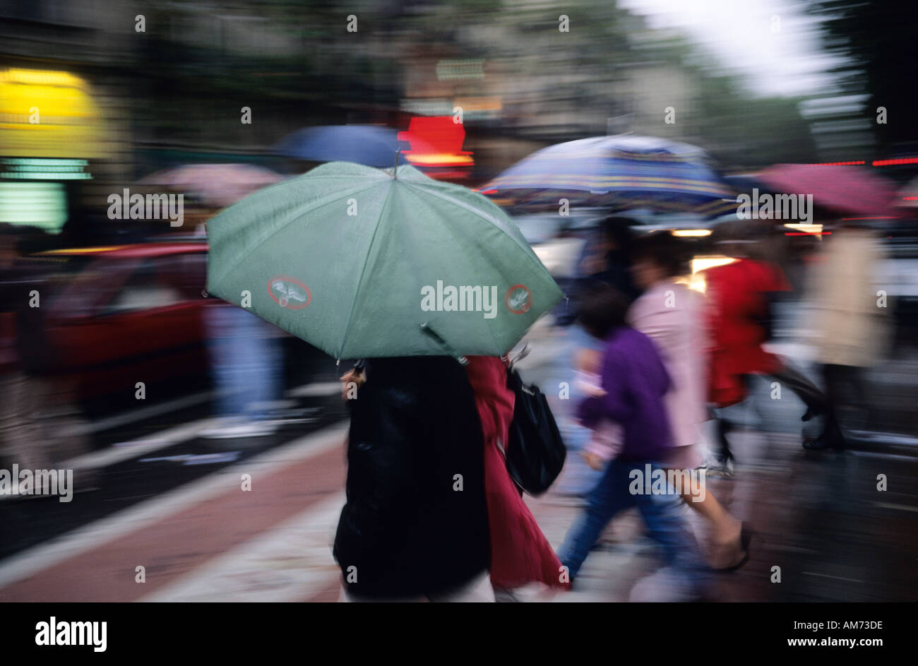 Pedestrians in the rain in paris hi-res stock photography and images ...