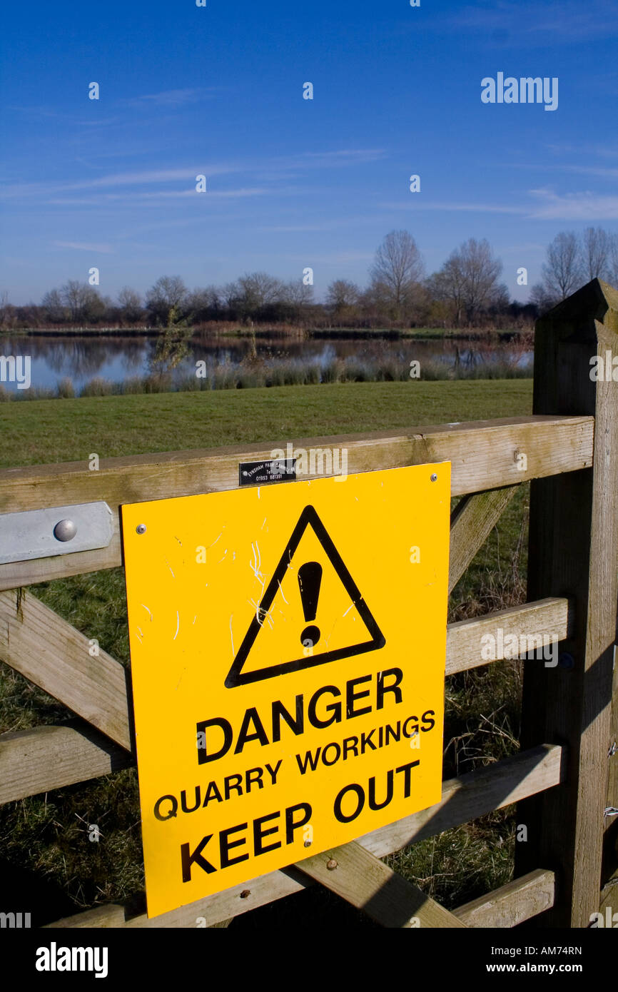 Danger deep water keep out hi-res stock photography and images - Alamy