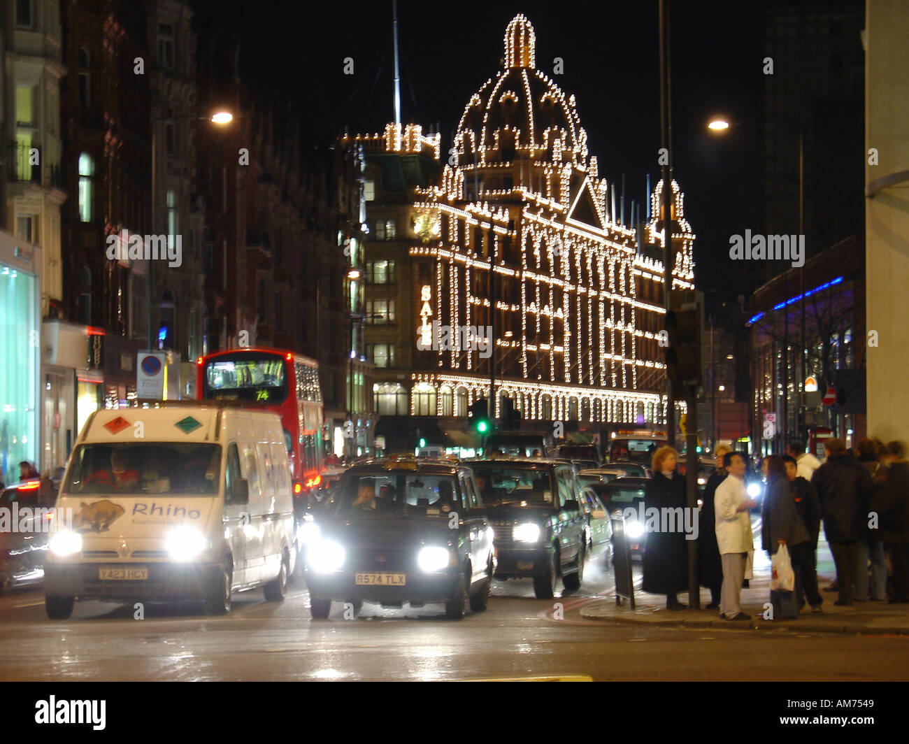 Harrods luxury shopping mall hi-res stock photography and images - Alamy