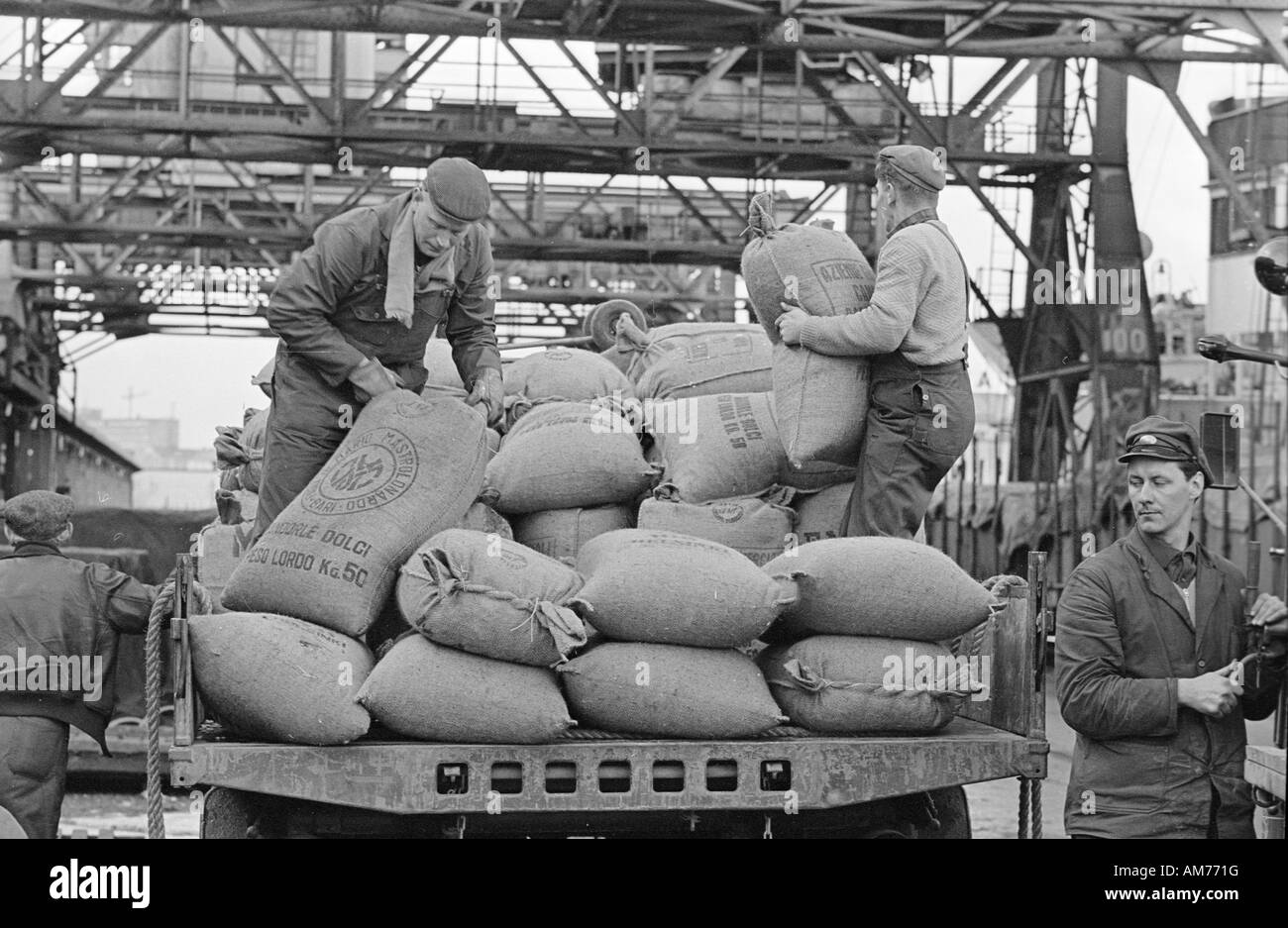 Historic dock workers hi-res stock photography and images - Alamy