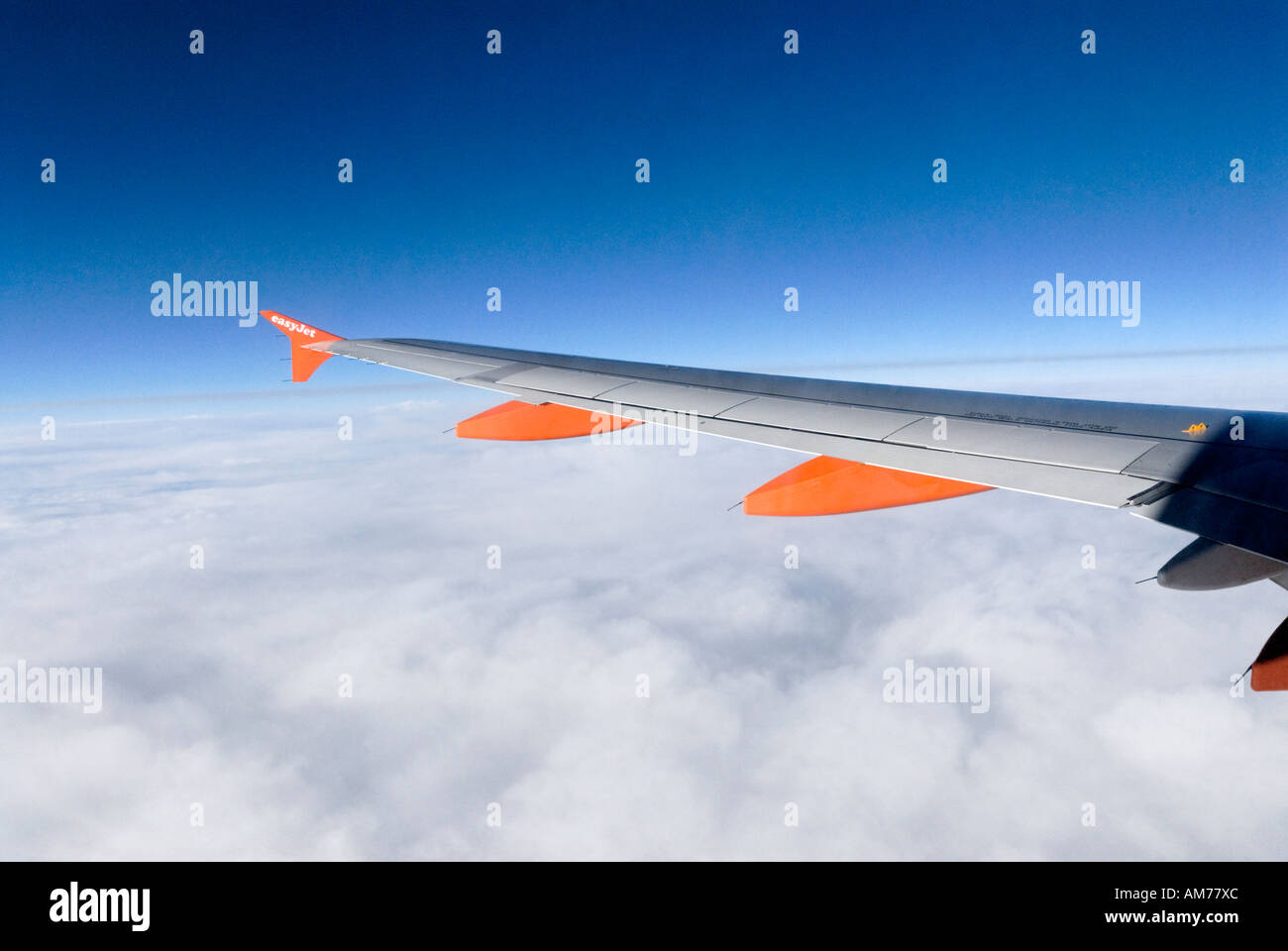 Silver aeroplane wing hi-res stock photography and images - Alamy