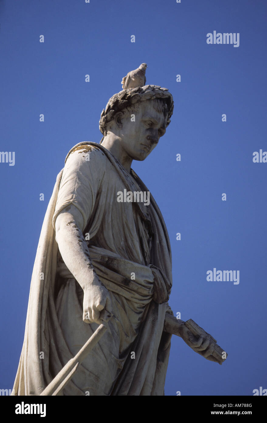 Birds sit on statue hi-res stock photography and images - Alamy