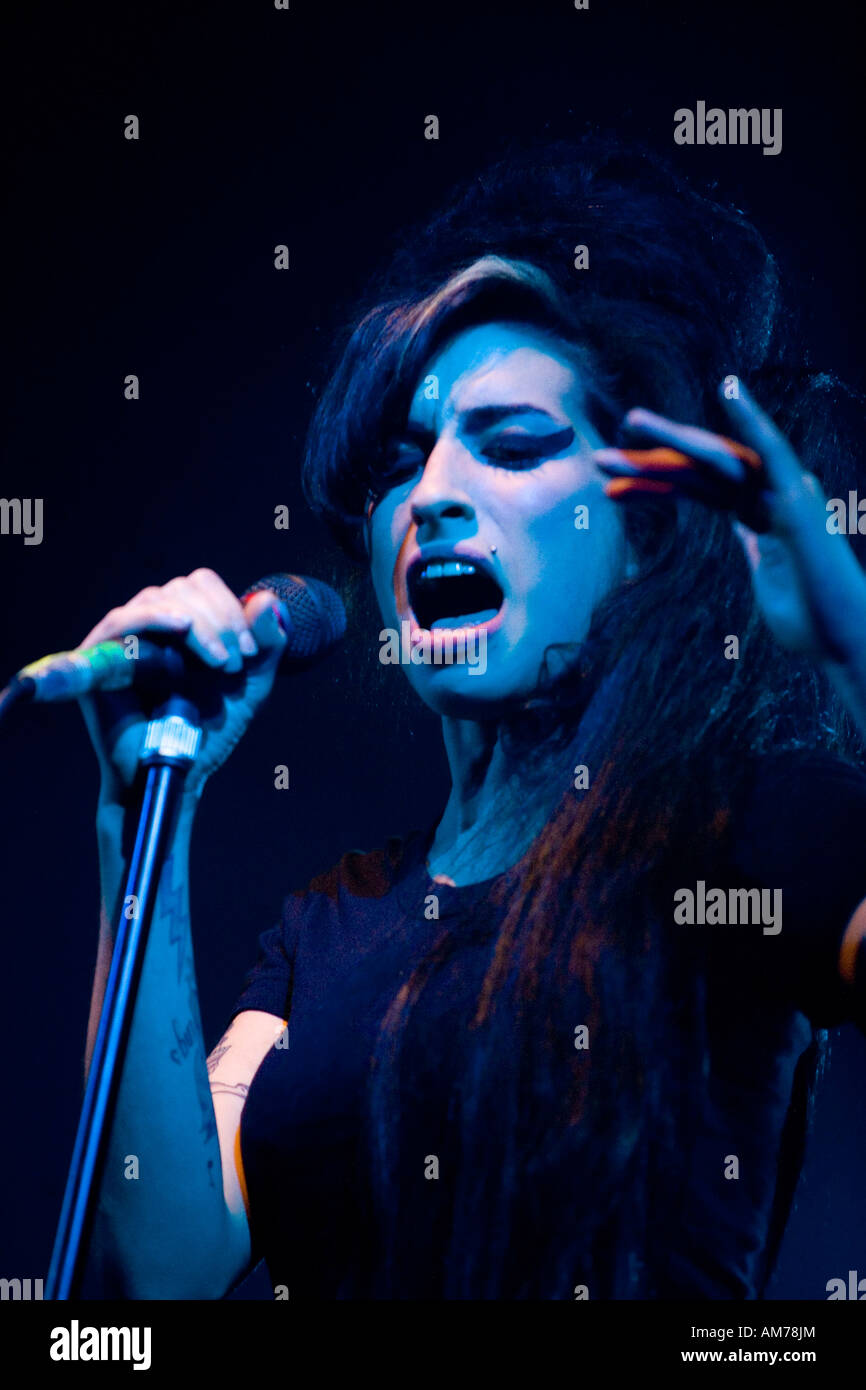 Amy Winehouse performing live Stock Photo - Alamy