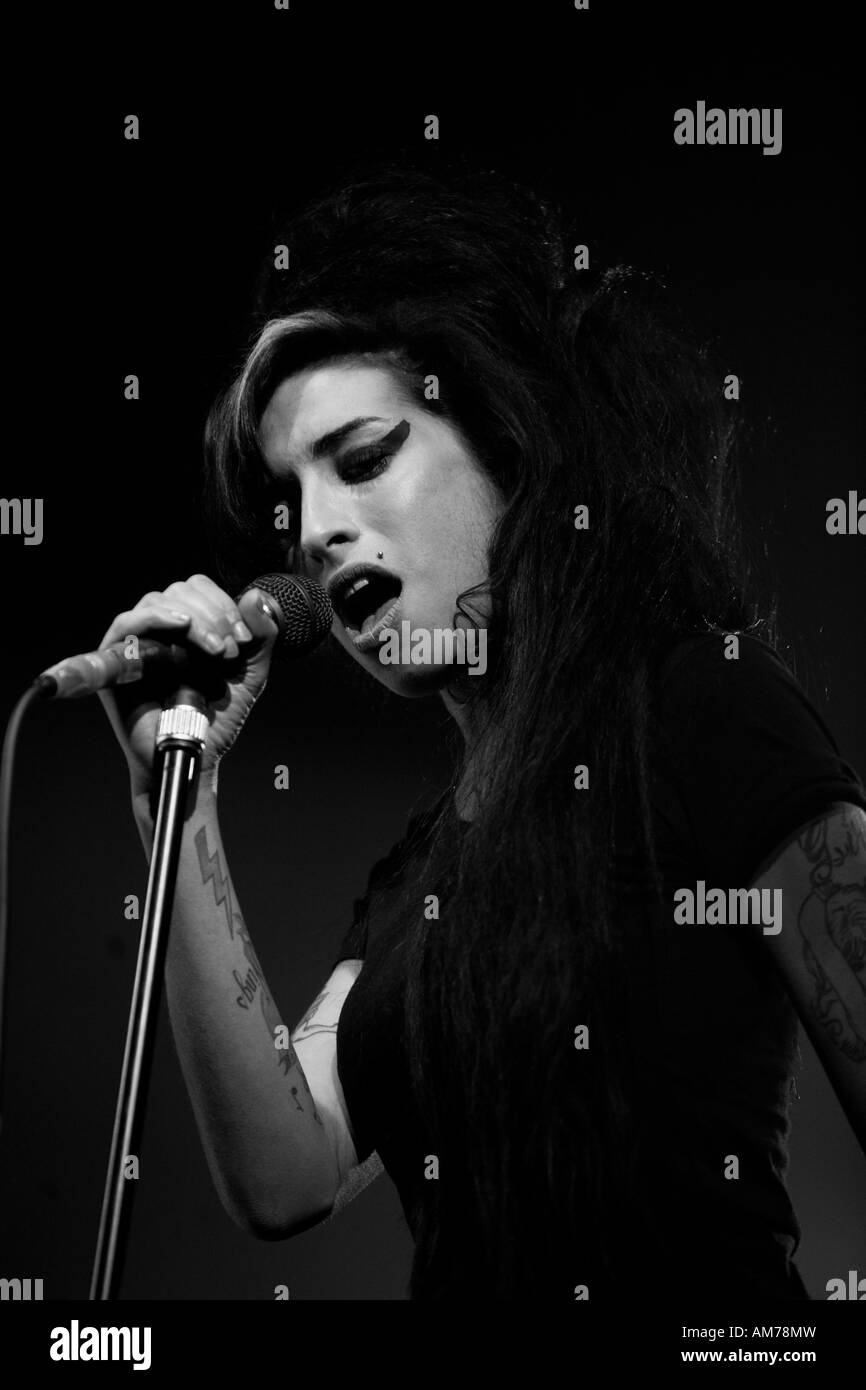 Amy winehouse singer Black and White Stock Photos & Images - Alamy