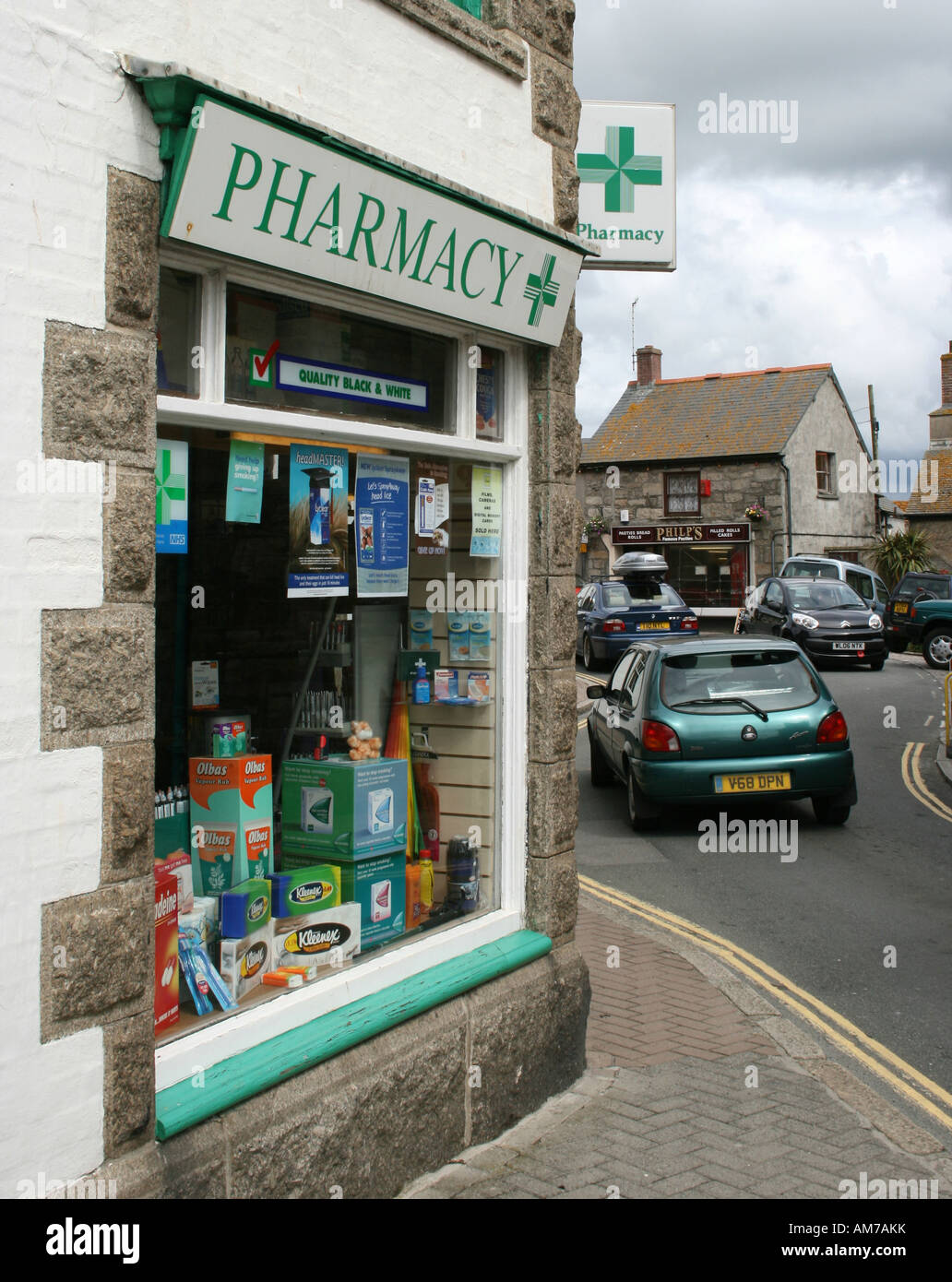 Pharmacy exterior hi-res stock photography and images - Alamy
