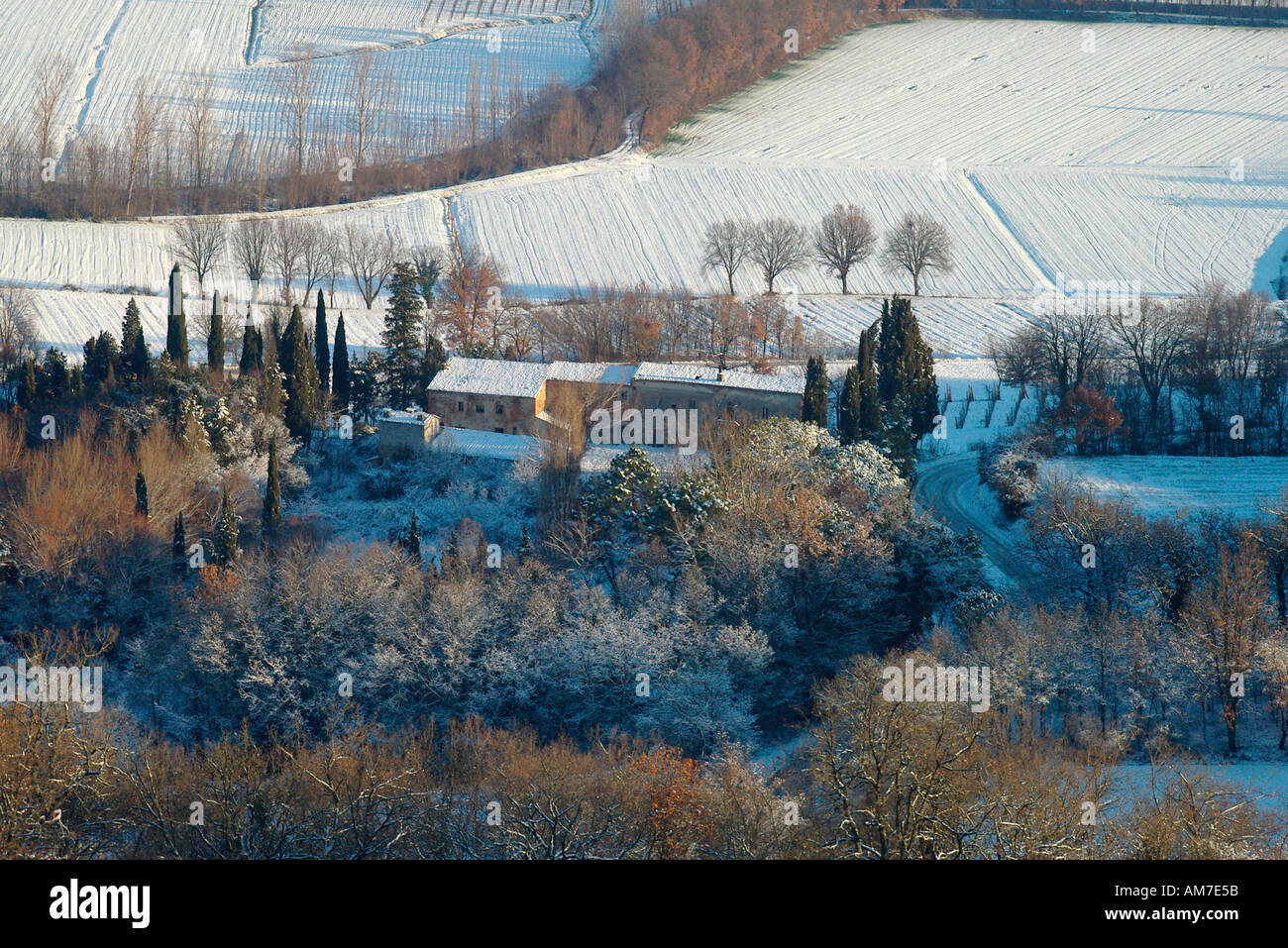 Abandoned farm Umbrian Tuscany border Italy Stock Photo - Alamy