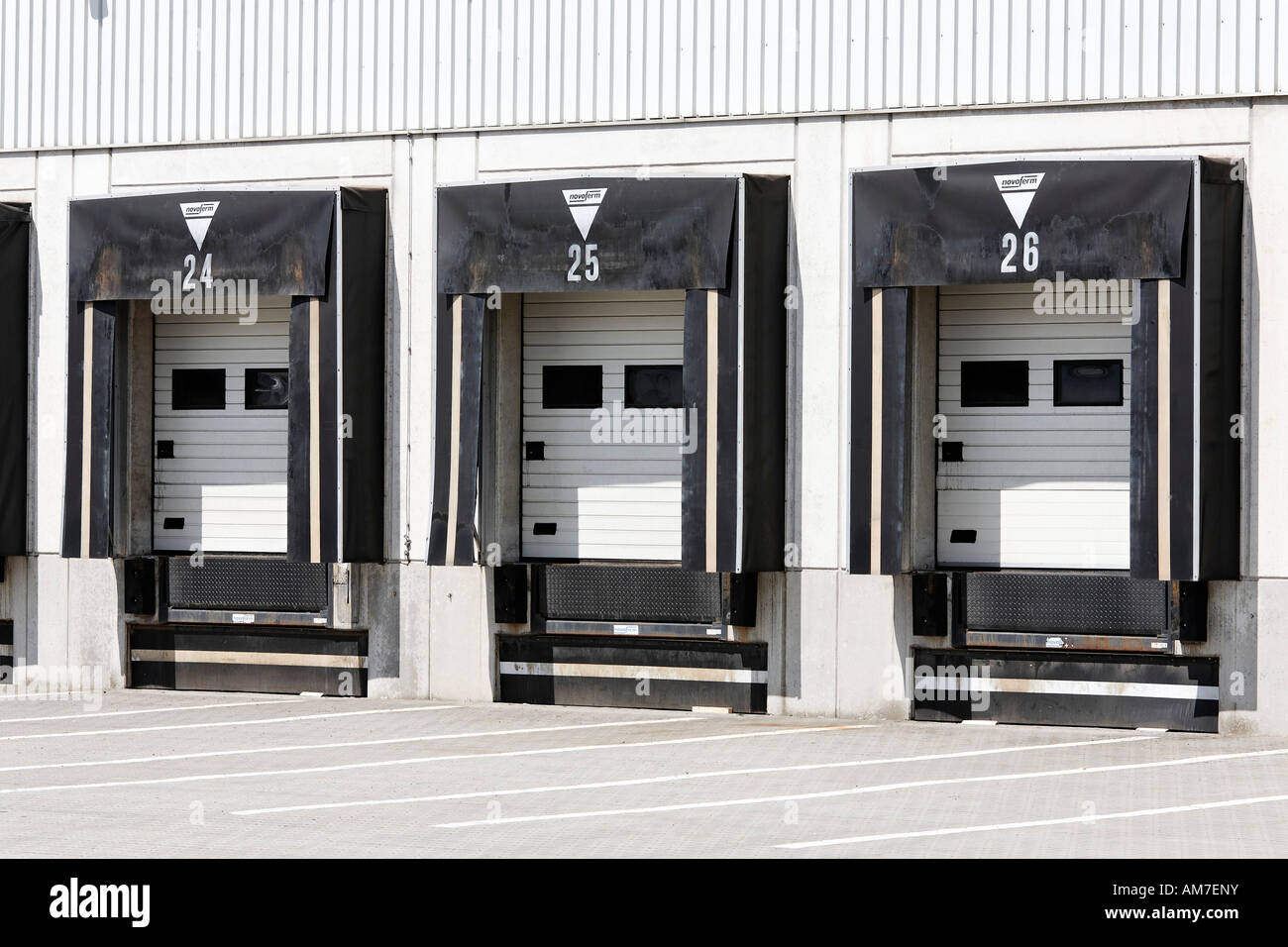 Closed loading platforms for trucks, logistic-terminal Logoport ...