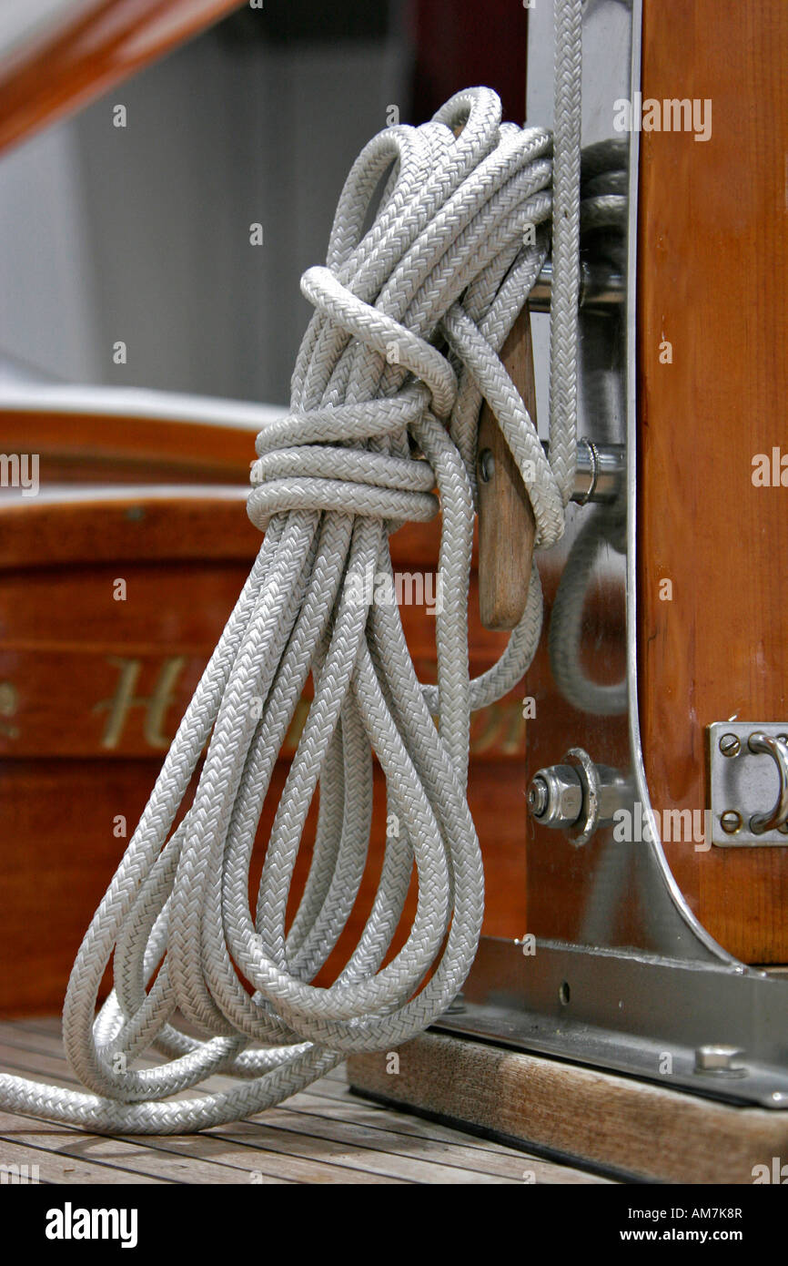 Rope on sailing boat Stock Photo - Alamy
