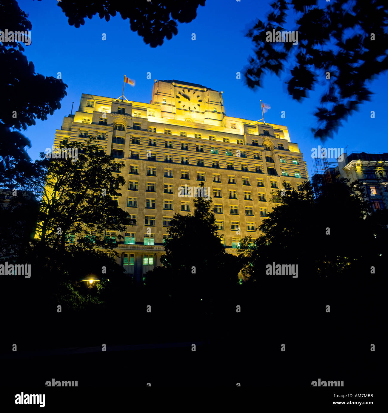 Headquarters of shell hi-res stock photography and images - Alamy