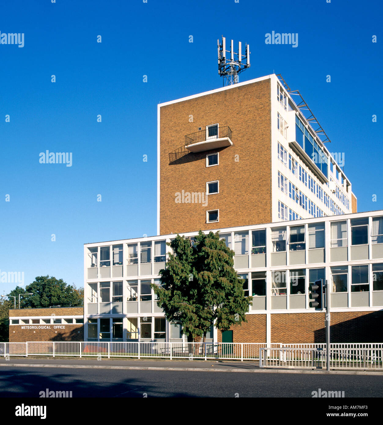 Old 1990s Met Office building in Bracknell Berkshire England Stock ...