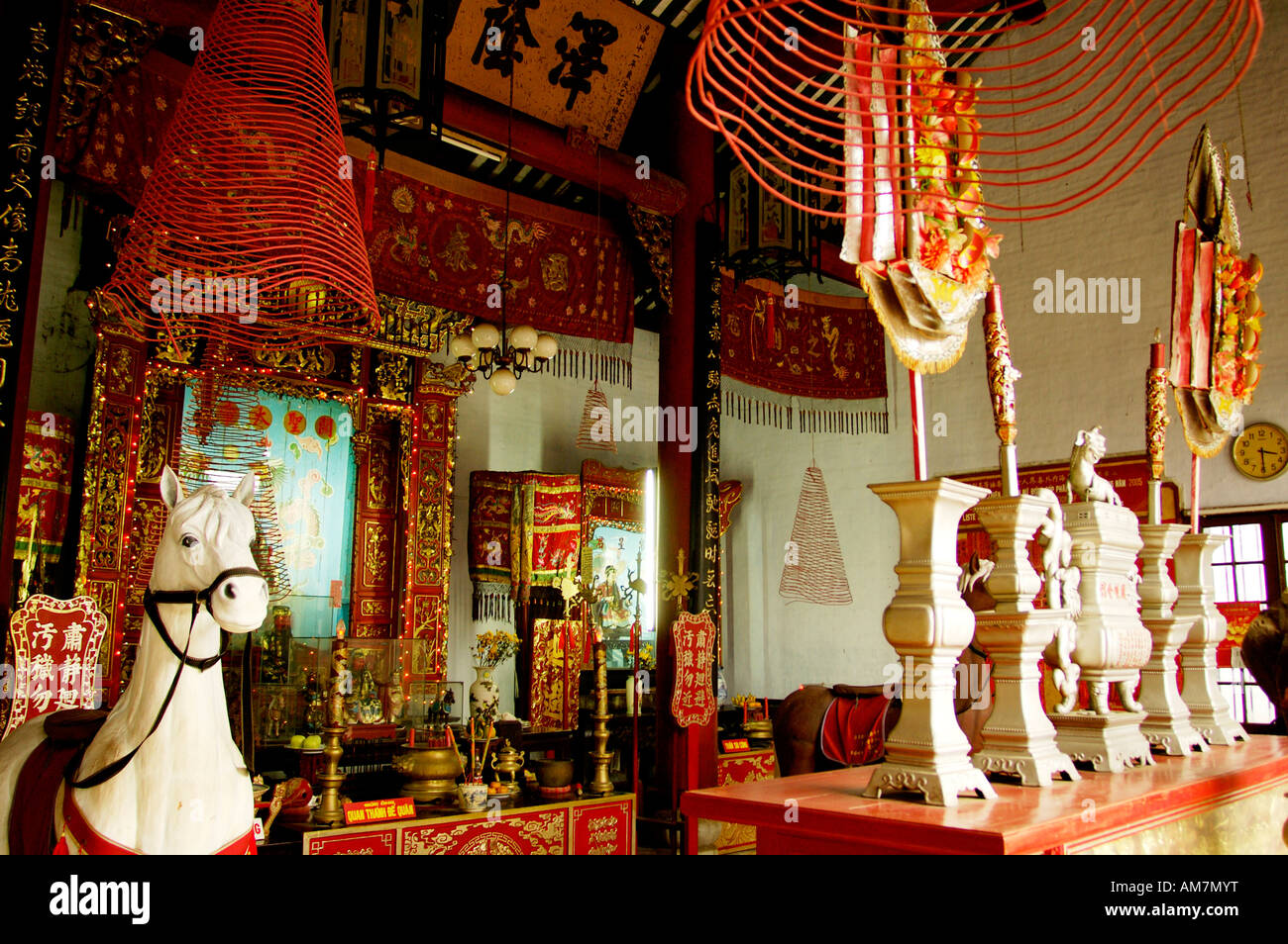 Altar in a chinese temple hi-res stock photography and images - Alamy