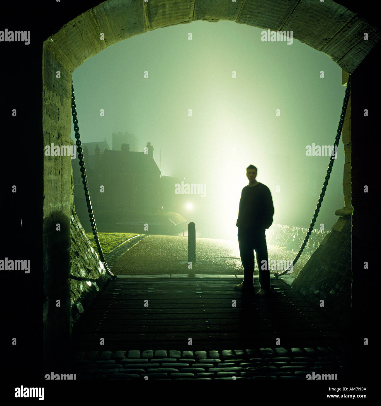 Drawbridge castle silhouette hi-res stock photography and images - Alamy