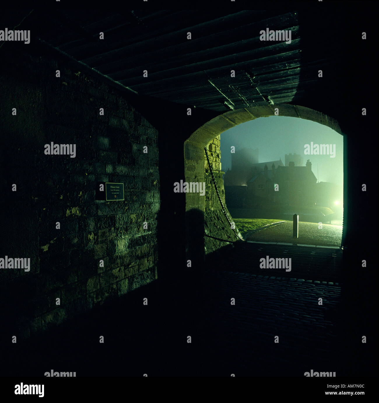 Drawbridge castle silhouette hi-res stock photography and images - Alamy