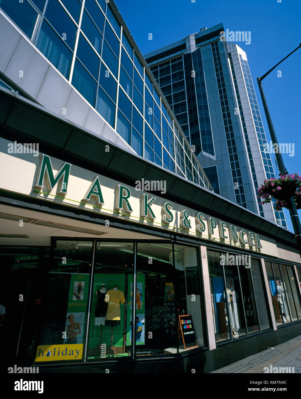 Edgware road shops hi-res stock photography and images - Alamy