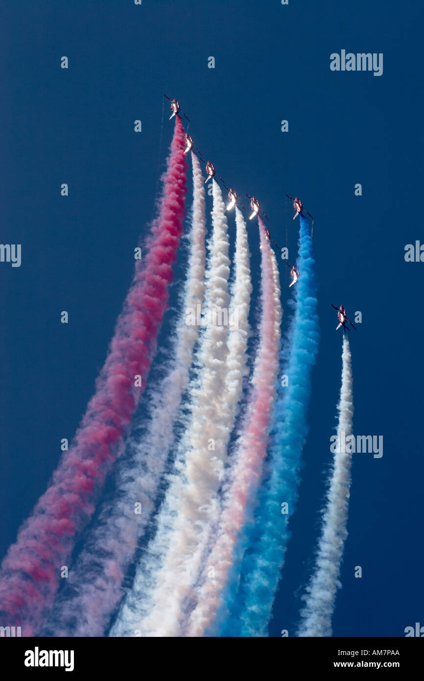 Red Arrows Formation Aerobatic Flying Team display aircraft aeroplanes ...