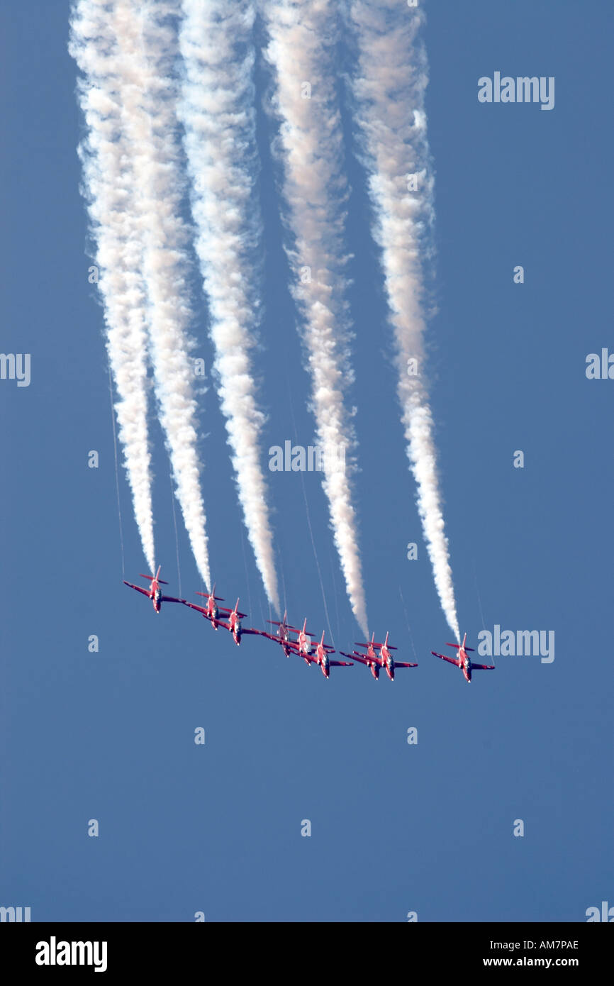 Red Arrows Formation Aerobatic Flying Team display aircraft aeroplanes ...