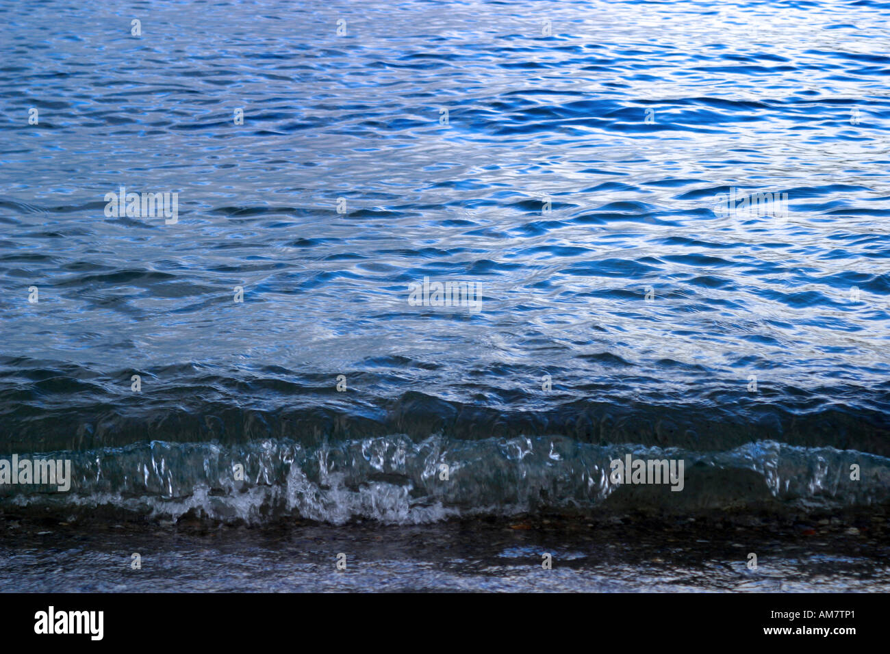 Sun reflecting in the ocean surface Stock Photo - Alamy
