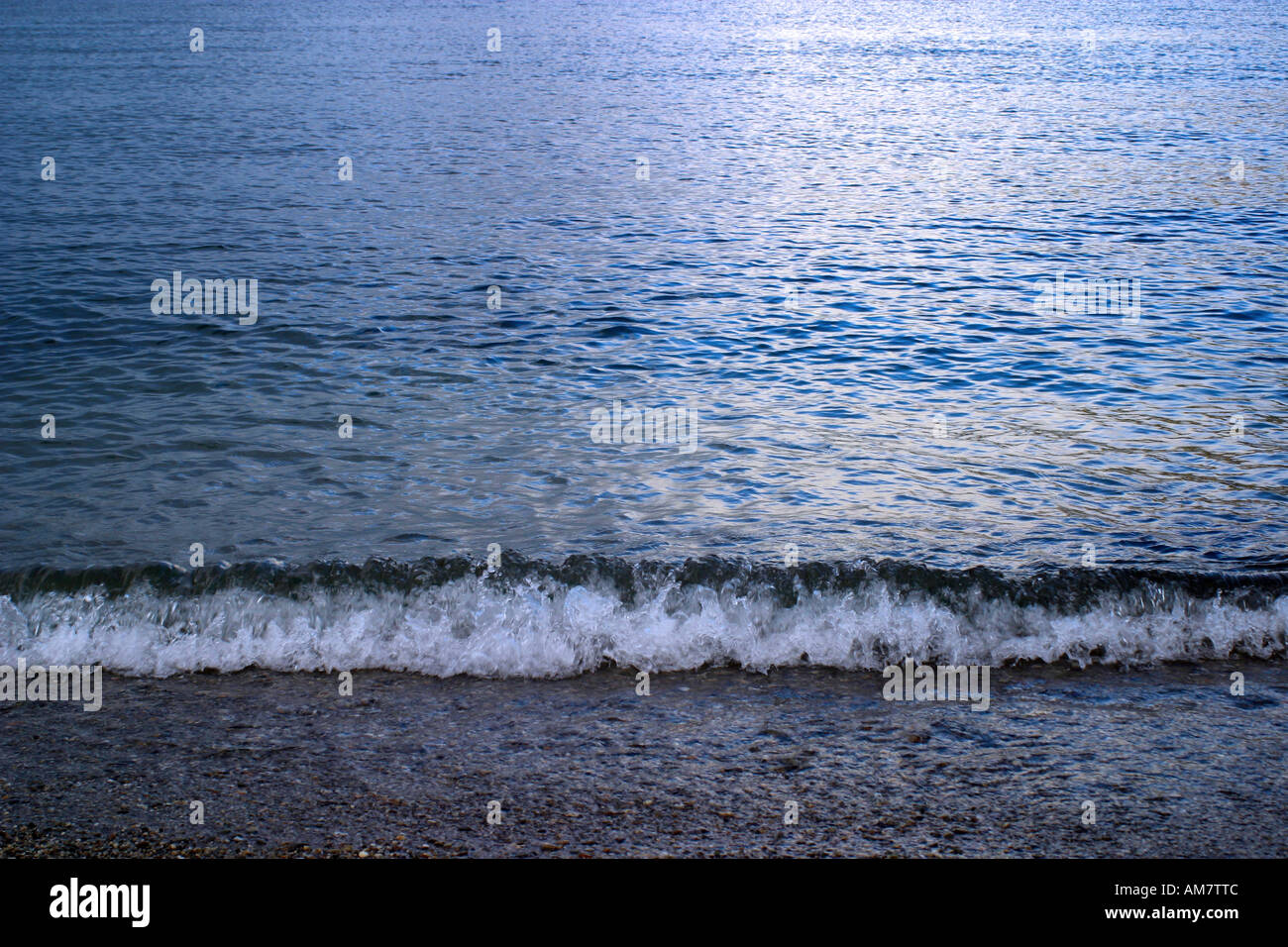 Sun reflecting in the ocean surface Stock Photo - Alamy