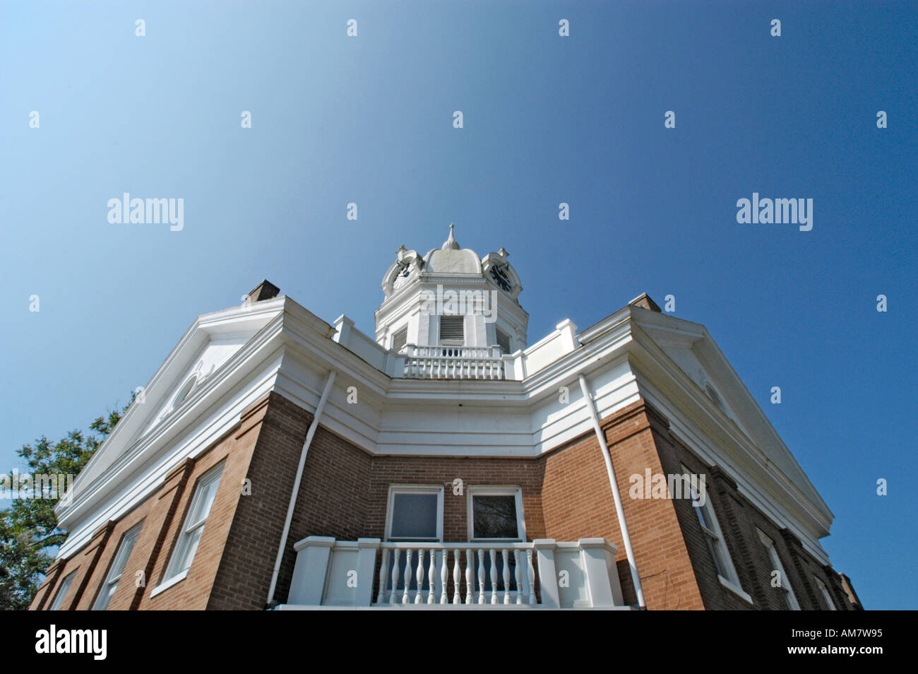 Courthouse of To Kill A Mockingbird in Monroesville Alabama by Harper ...