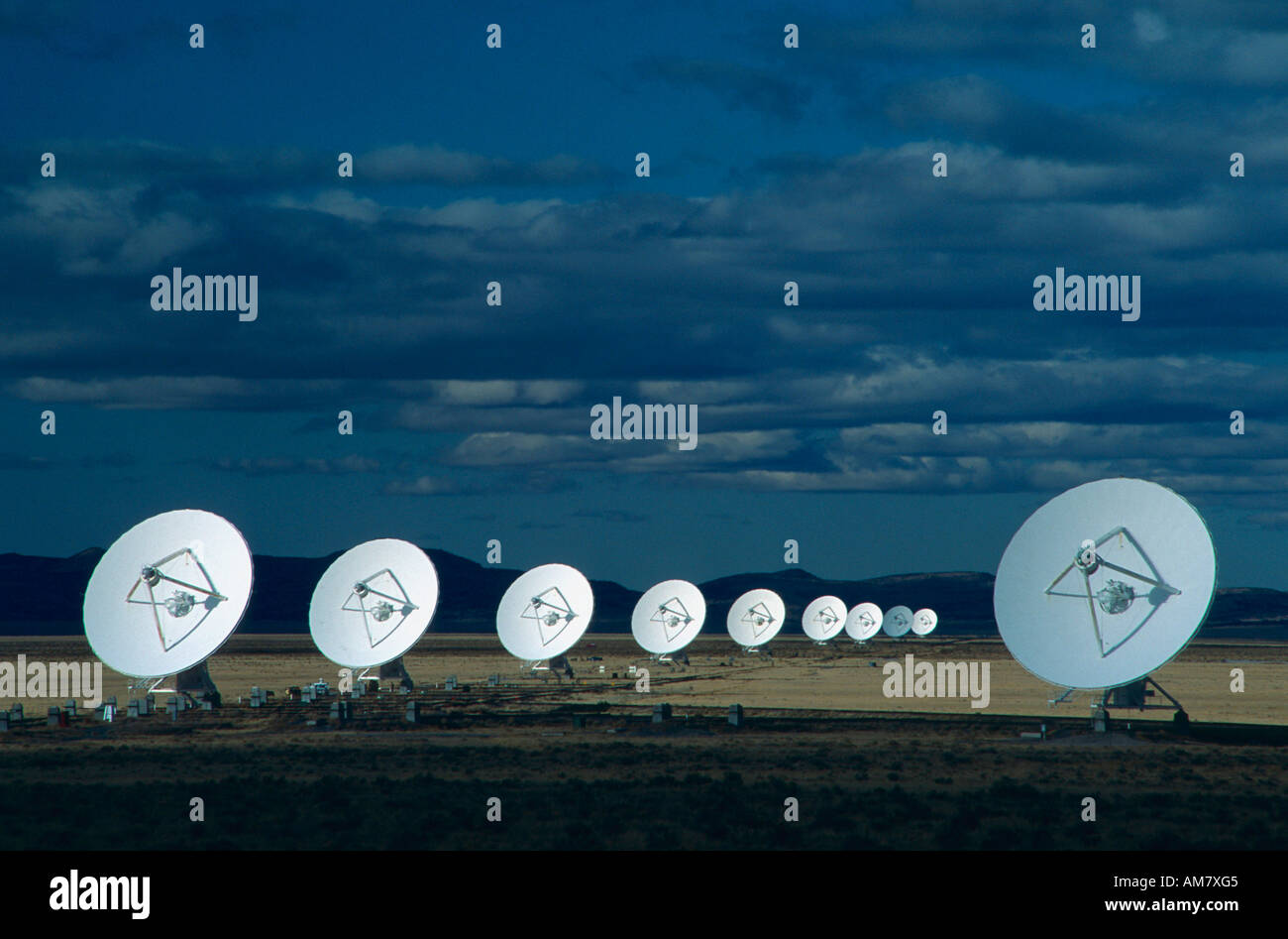 Propagation radio hi-res stock photography and images - Alamy