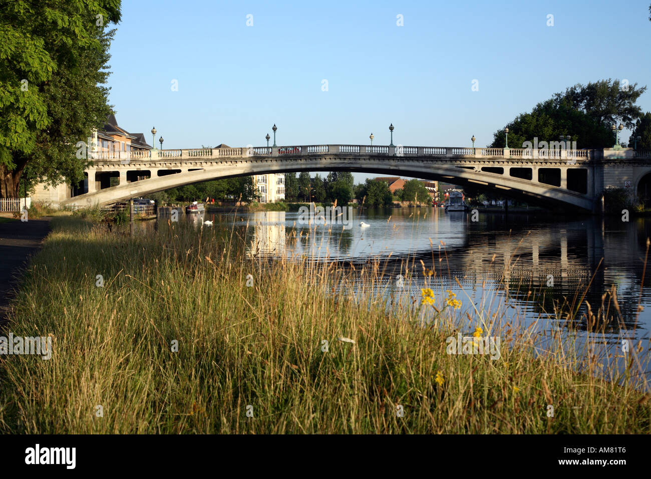 Reading Bridge spanning the river Thames 2 Stock Photo - Alamy