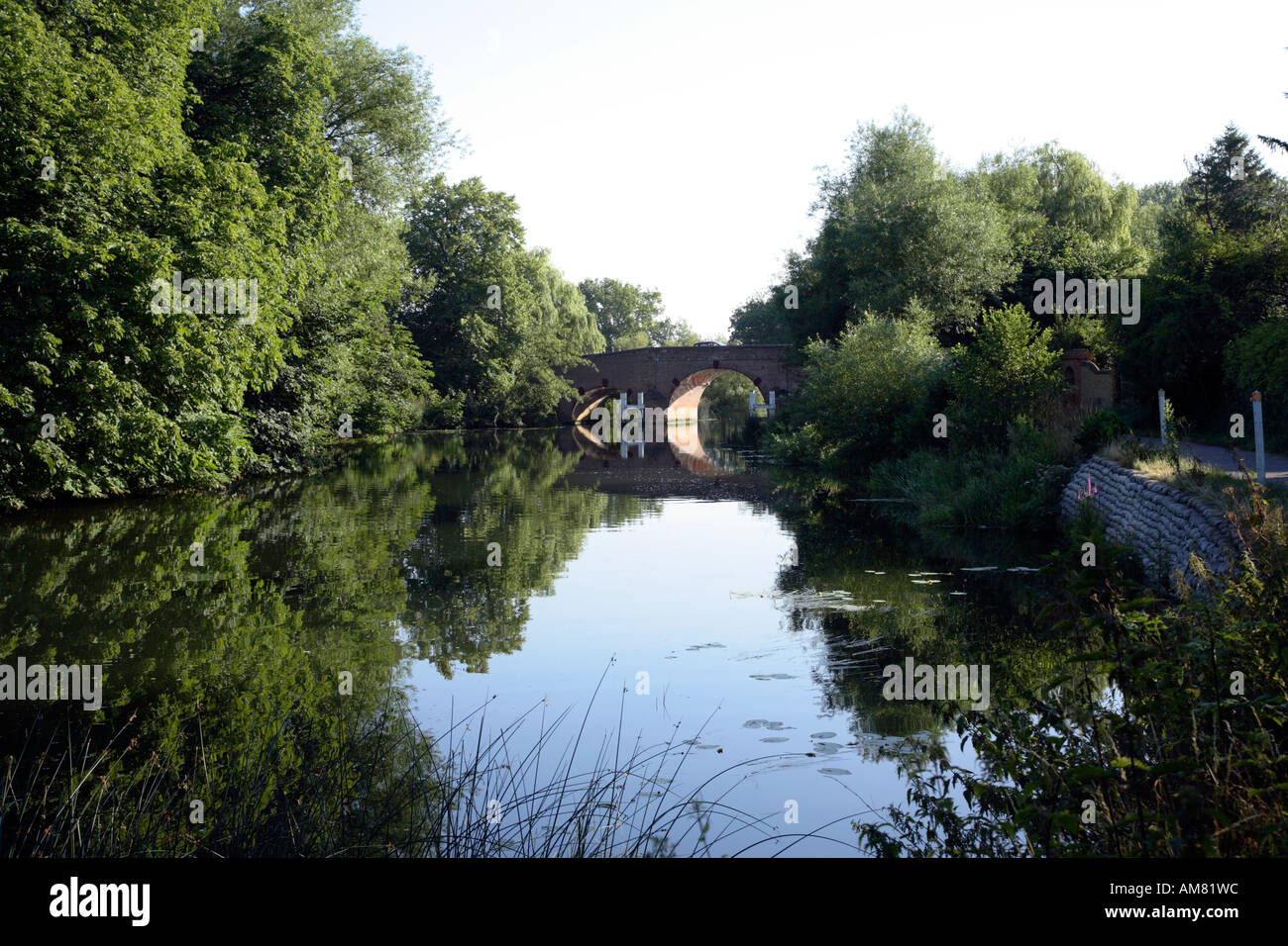 View of Sonning Bridge over river Thames taken from the west side from ...