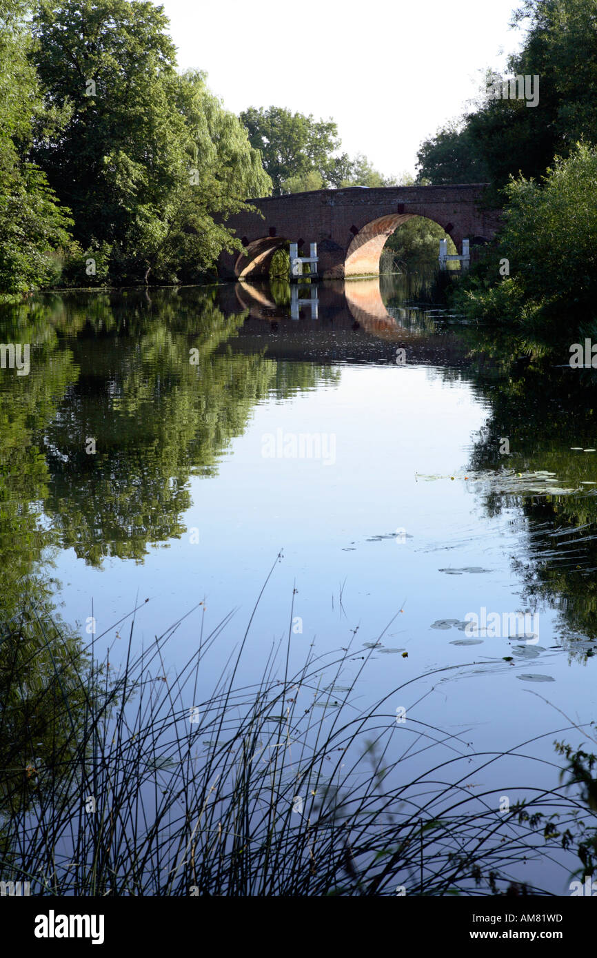 Close up view of Sonning Bridge over river Thames taken from the west ...