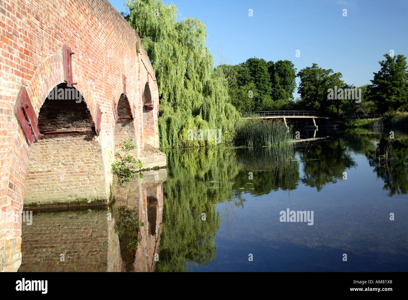 Close up view of Sonning Bridge over river Thames taken from the east ...
