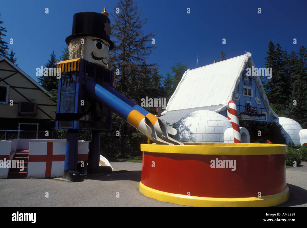 Santas village jefferson new hampshire hi-res stock photography and ...