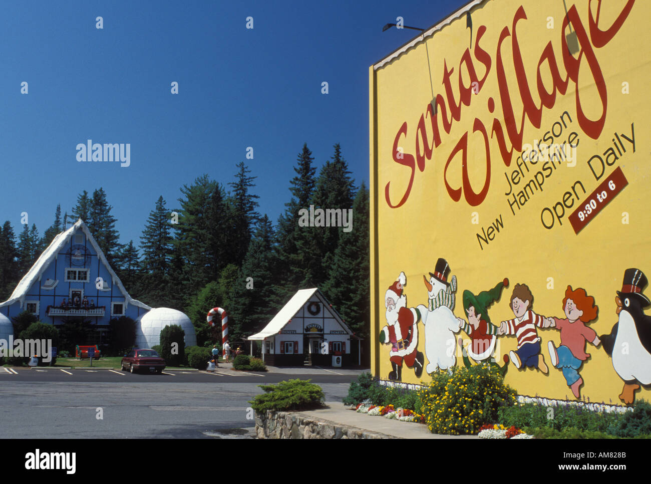 Santas village jefferson new hampshire hi-res stock photography and ...
