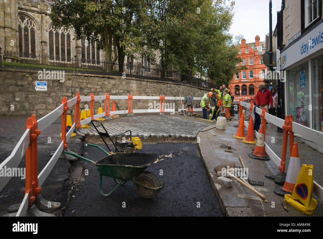 Cornwall roadworks hi-res stock photography and images - Alamy