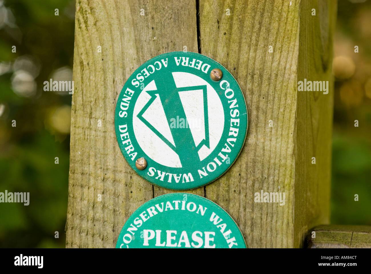 Sign on gatepost hi-res stock photography and images - Alamy