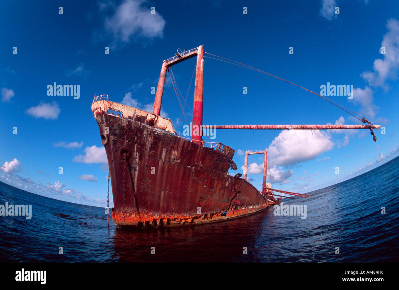 Sunk ship hi-res stock photography and images - Alamy