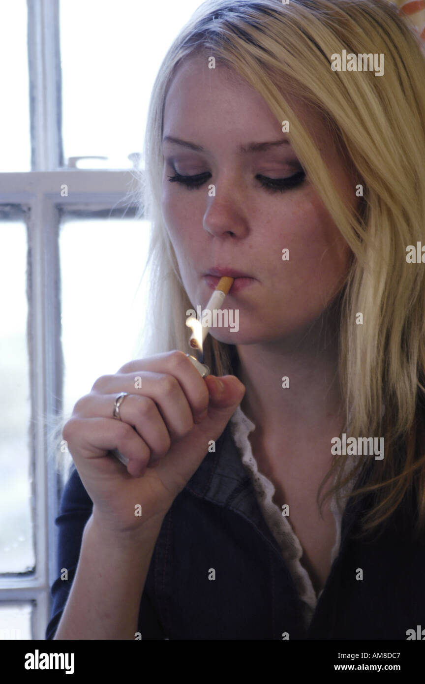 Teen no smoke hi-res stock photography and images - Alamy