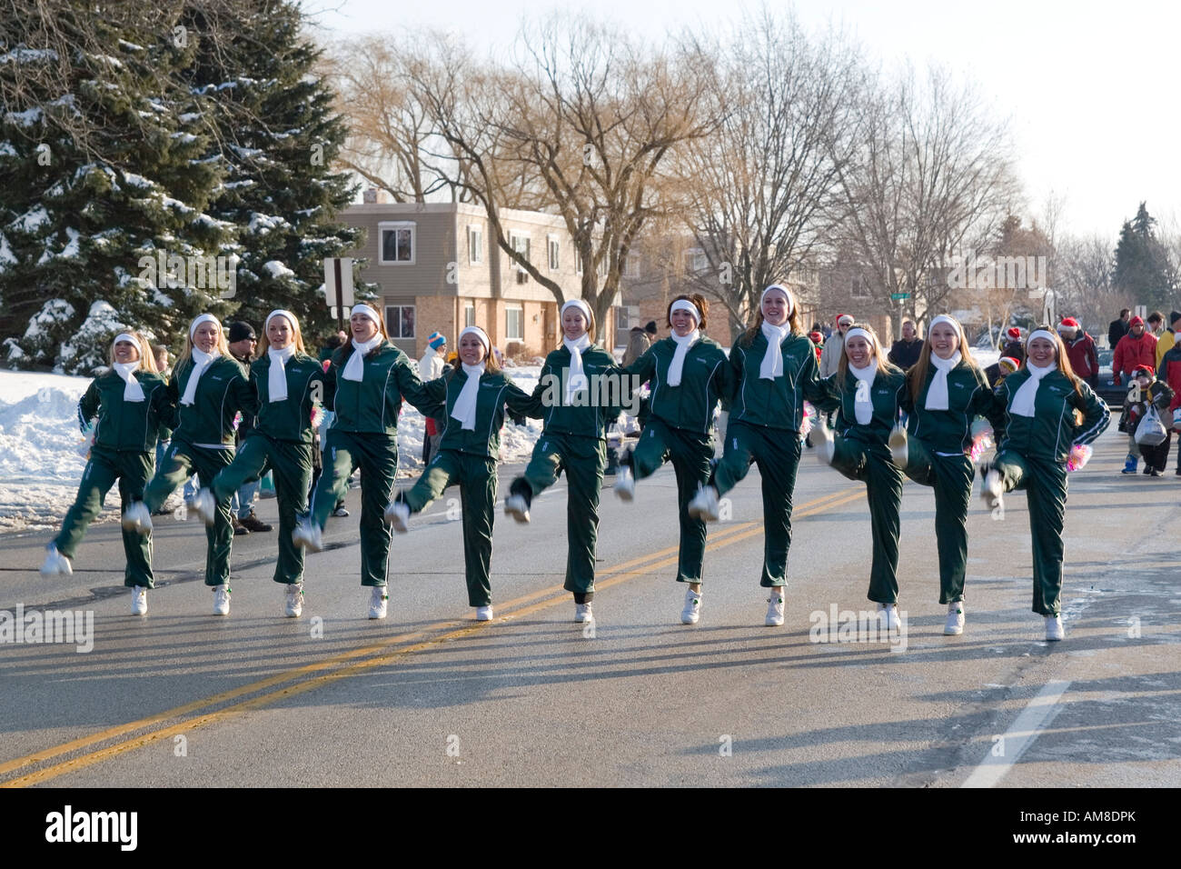 Cheer leaders stunt hi-res stock photography and images - Alamy