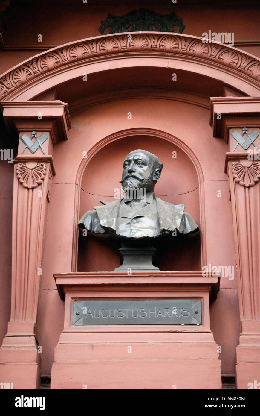 Statue of Augustus Harris outside the Theatre Royal Drury Lane London ...