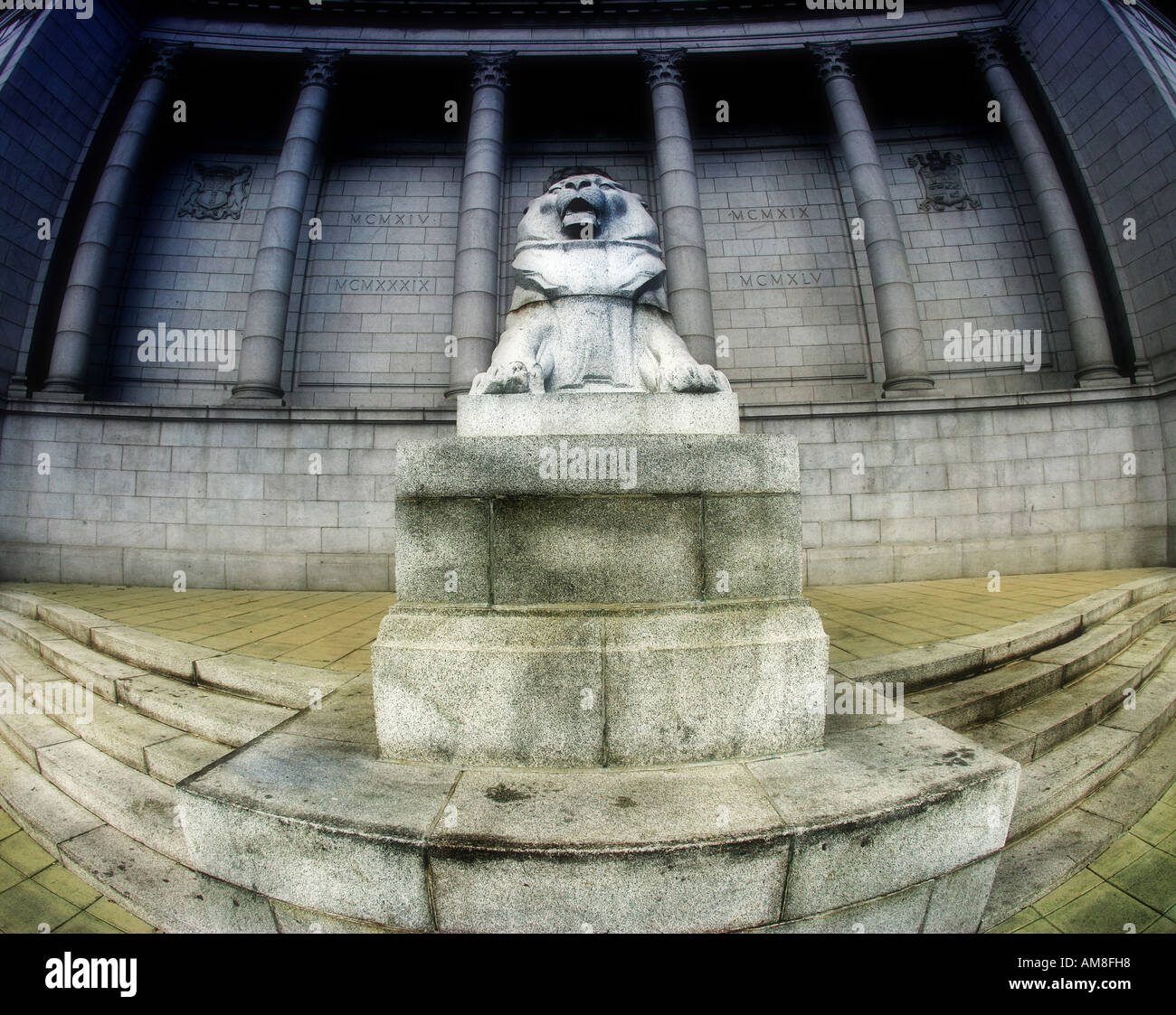 Coudray hall, Aberdeen art centre, architecture and lion monument Stock ...