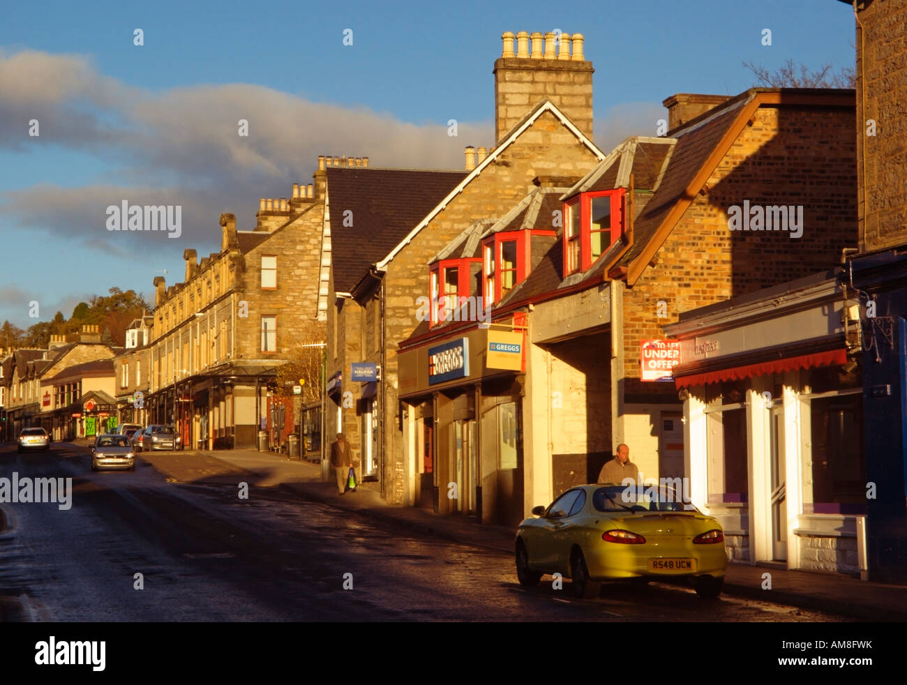 Scotland perthshire street scene town hi-res stock photography and ...