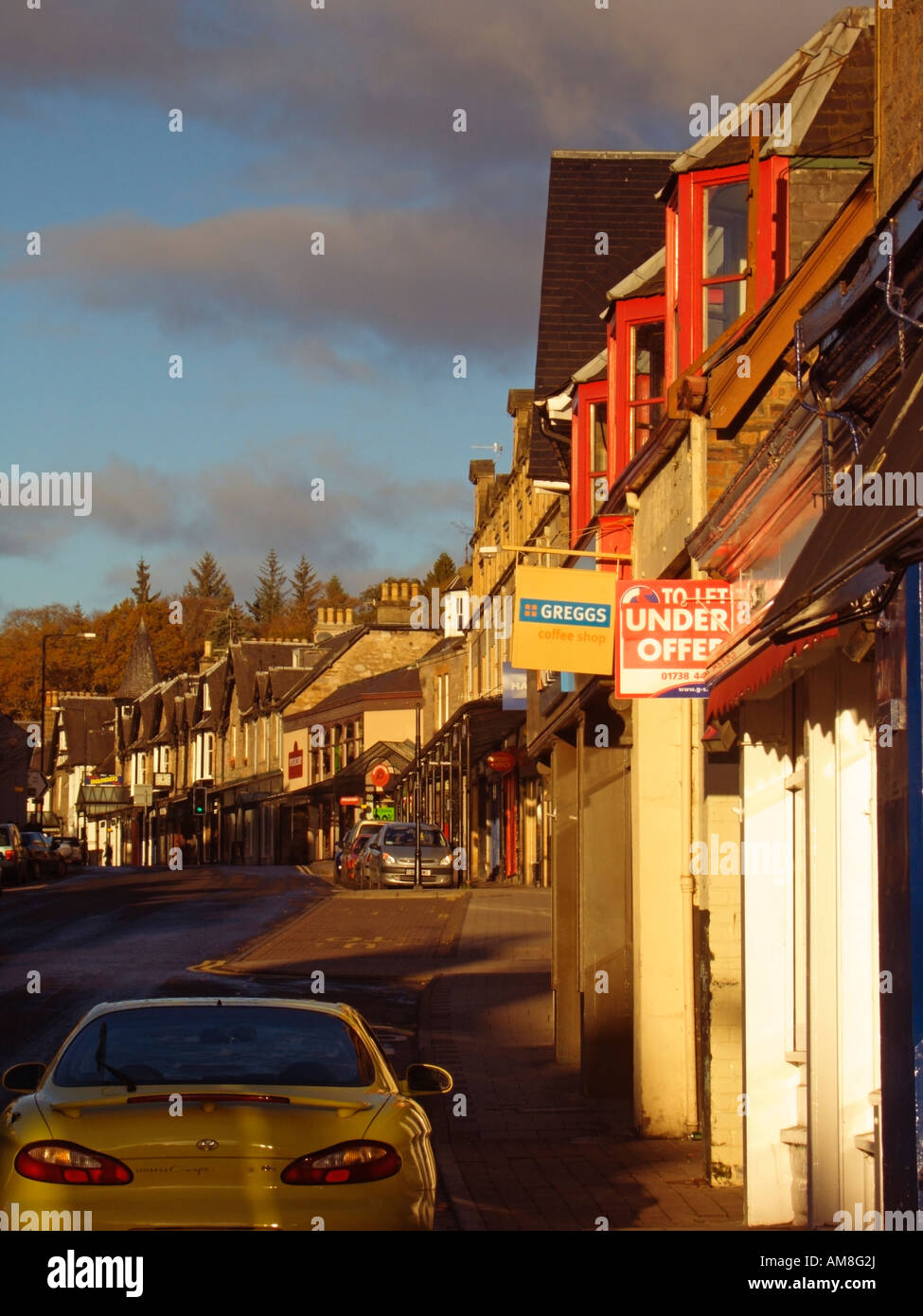 Scotland perthshire street scene town hi-res stock photography and ...