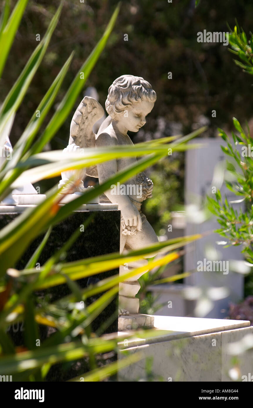 Cemetry angel hi-res stock photography and images - Alamy