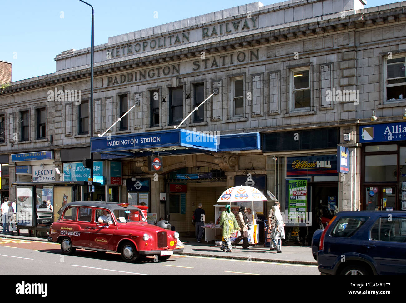 Paddington station sign hi-res stock photography and images - Alamy