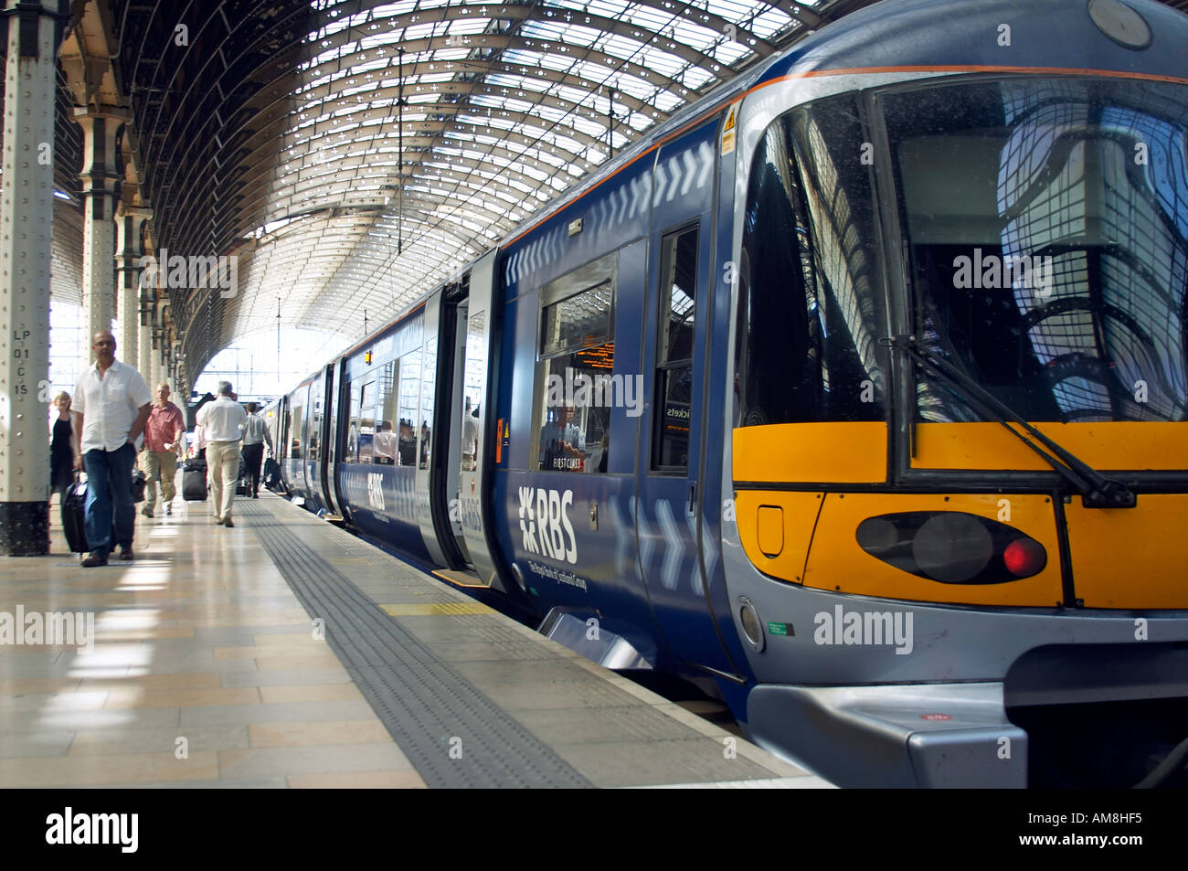 Paddington Station platform with commuters London W2 England Stock ...