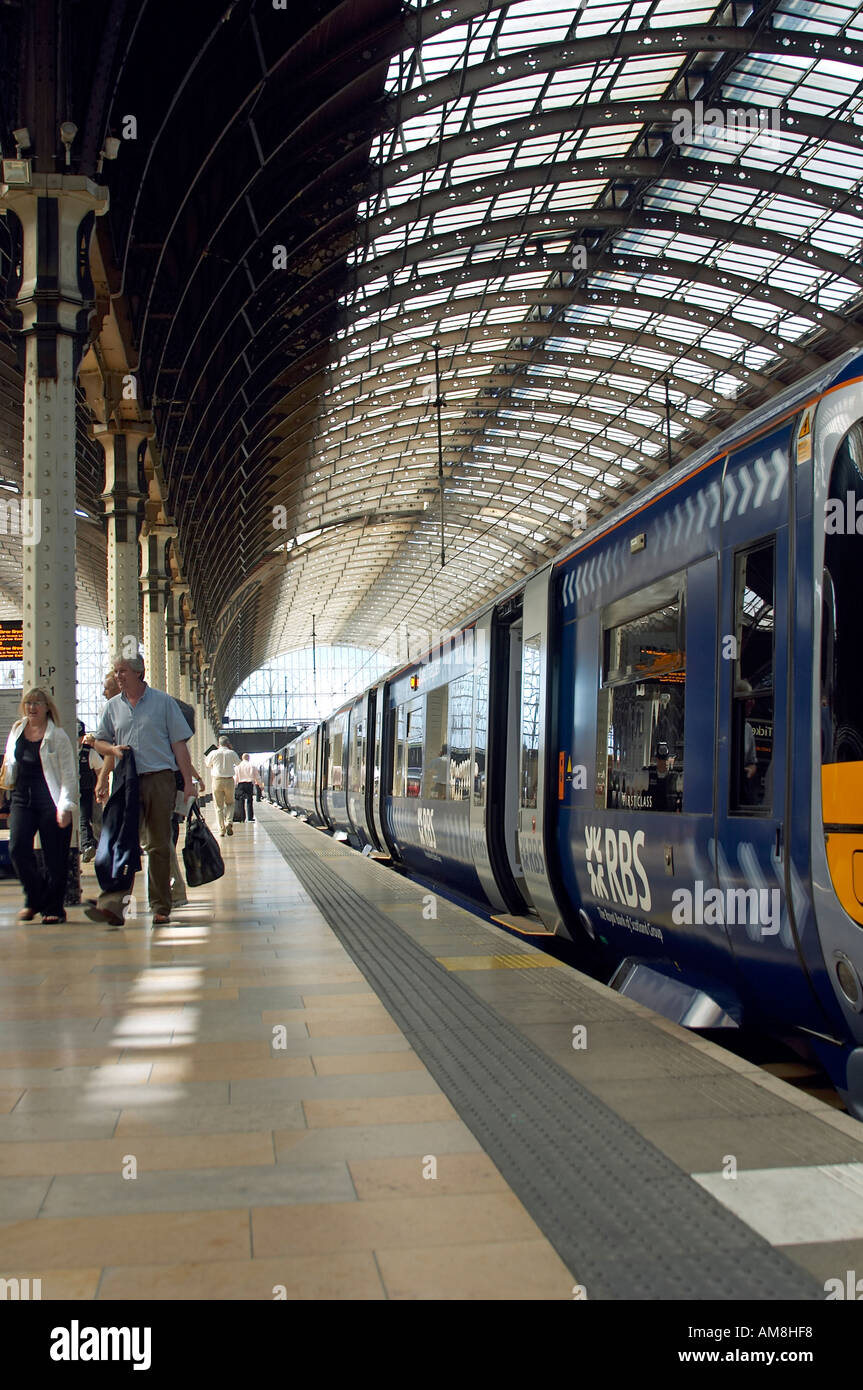 Paddington Station platform with commuters London W2 England Stock ...