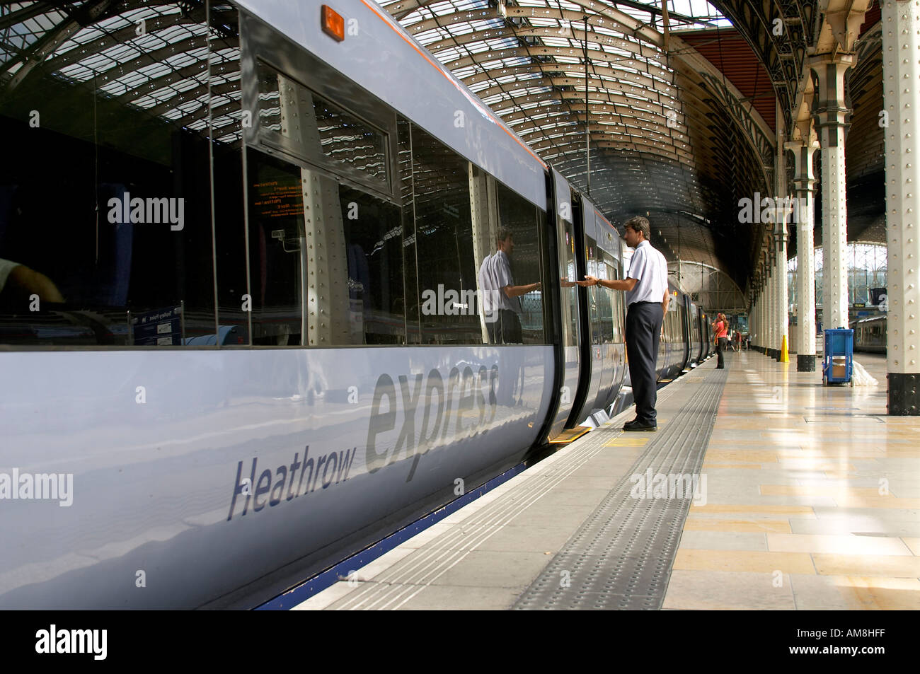 Heathrow express train paddington station hi-res stock photography and ...