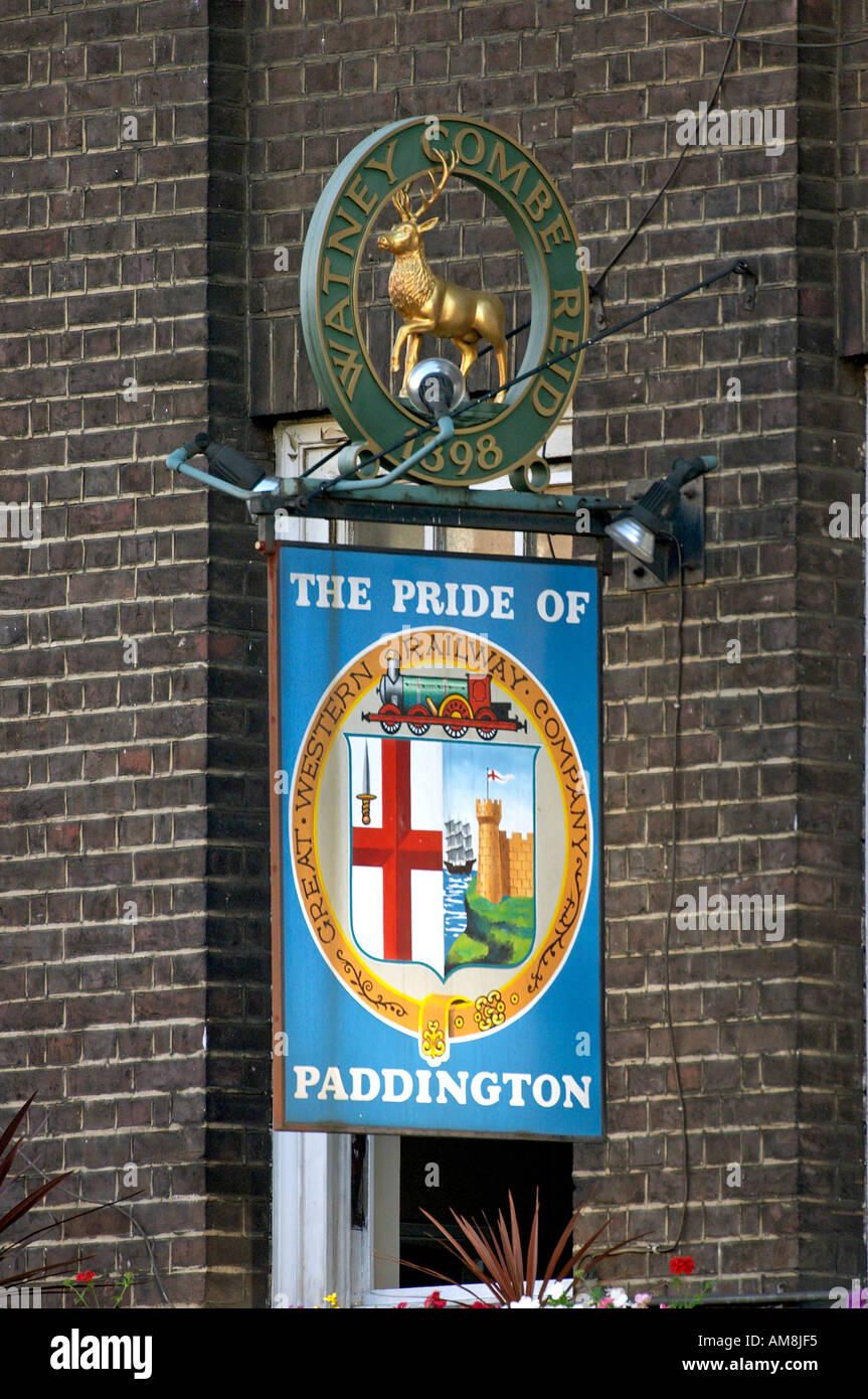 Paddington sign hi-res stock photography and images - Alamy