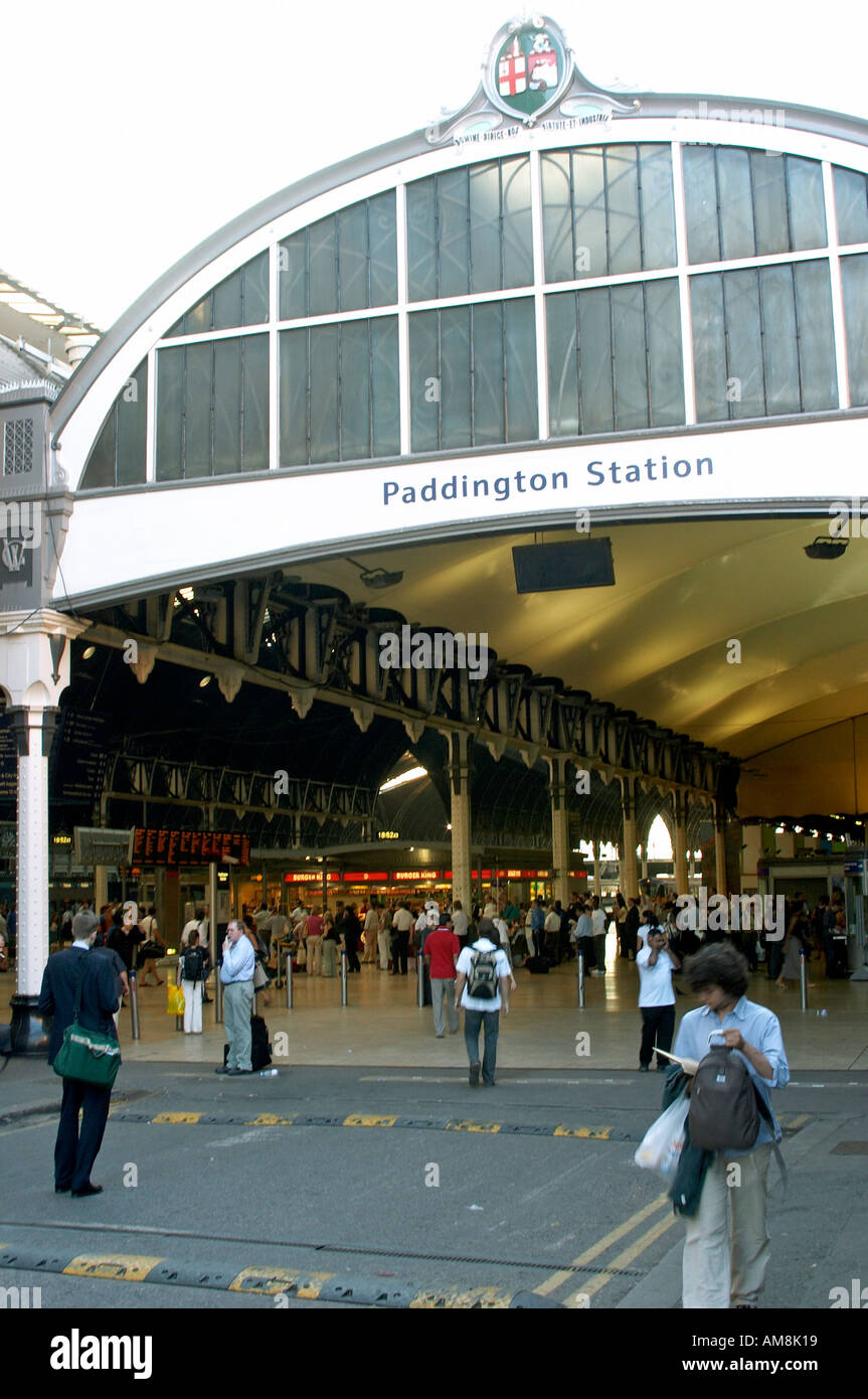Paddington station exterior hi-res stock photography and images - Alamy