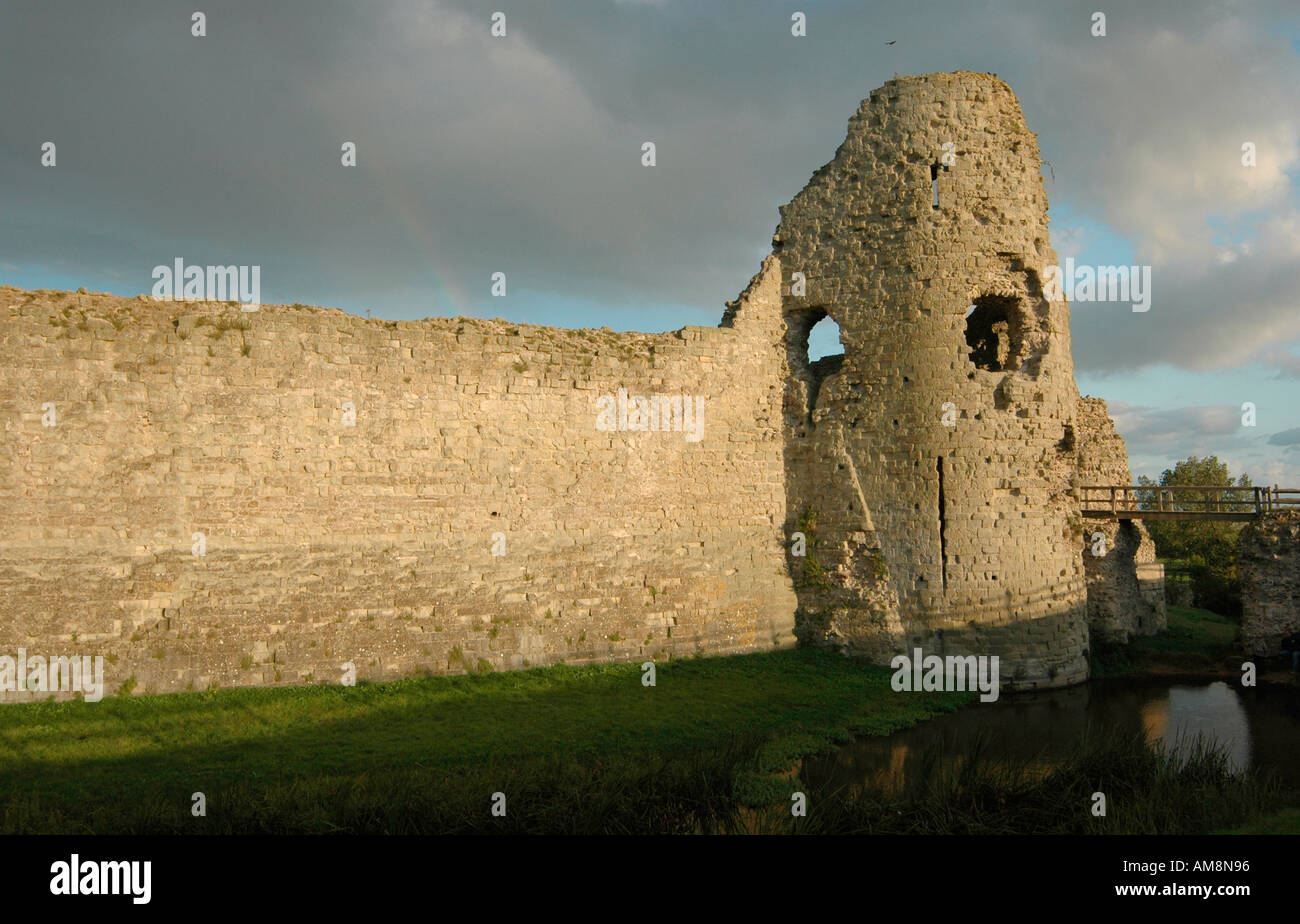 The inner Norman wall of Pevensey castle Stock Photo - Alamy
