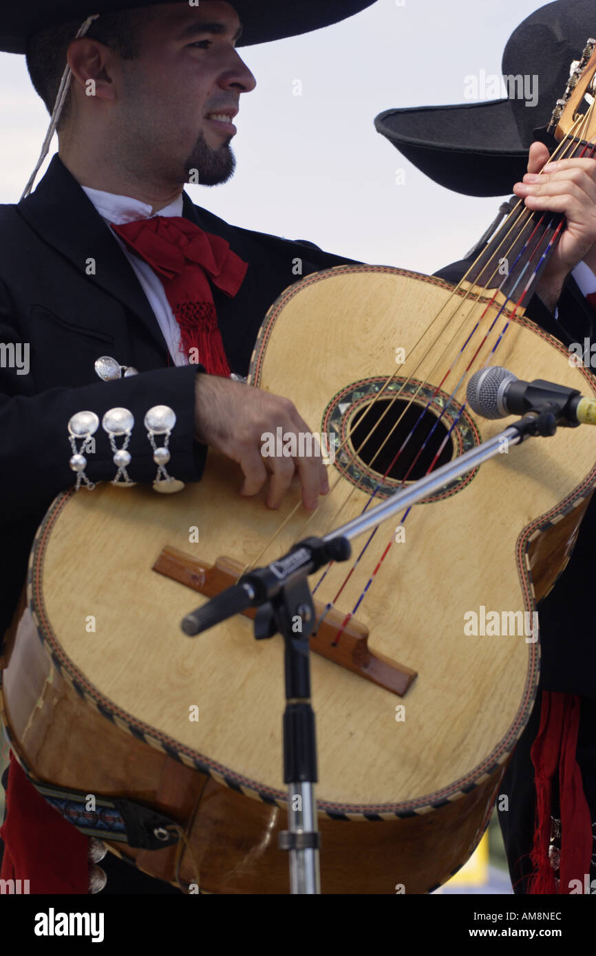 Mariachi band hi-res stock photography and images - Alamy
